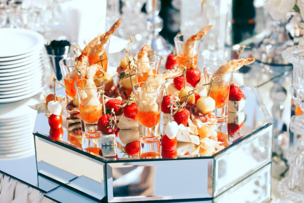 Catering na przyjęcie urodzinowe 🥗 Najlepszy wybór do domu i do firmy!